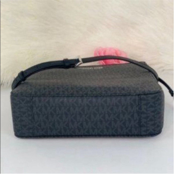 Michael Kors | Bags | Michael Kors Lg Crossbody Bag Black | Poshmark